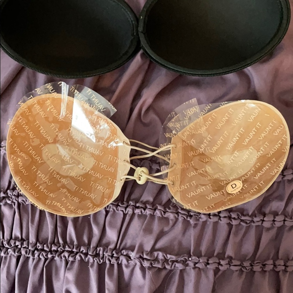 Sneaky Vaunt Adhesive Cleavage Bra Gem